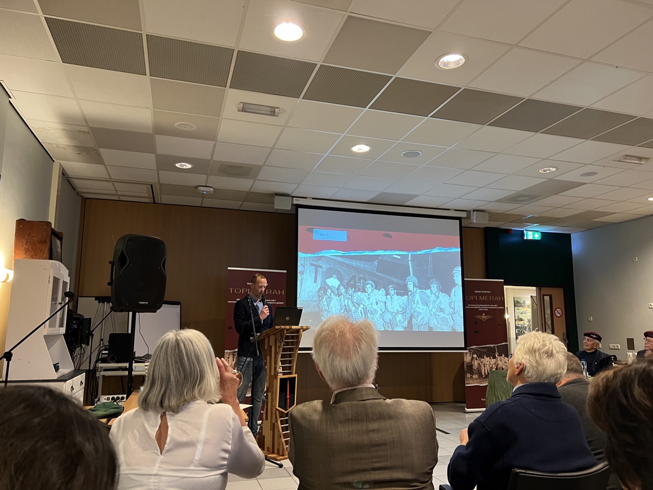 Boekpresentatie ‘Topi Merah’ – FLYING PENCIL